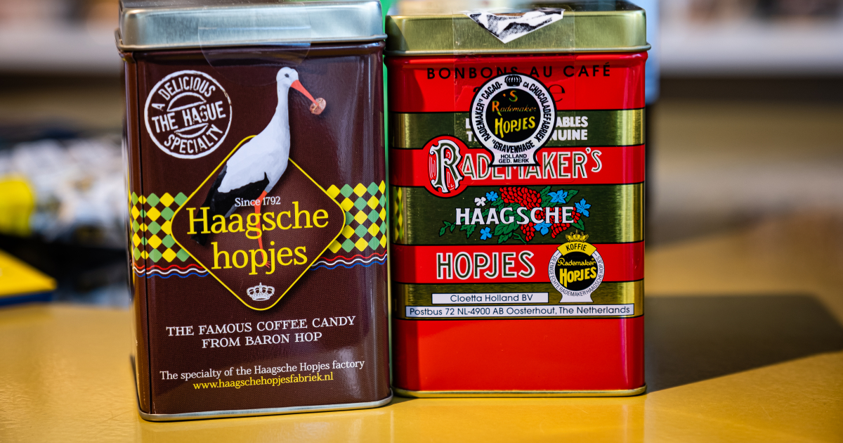 Haagsche Hopjes vliegen over toonbank in The Hague Info Store | DenHaag.com